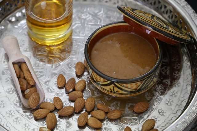 How to Make Moroccan Amlou, a Mixture of Argan Oil, Honey, Almonds