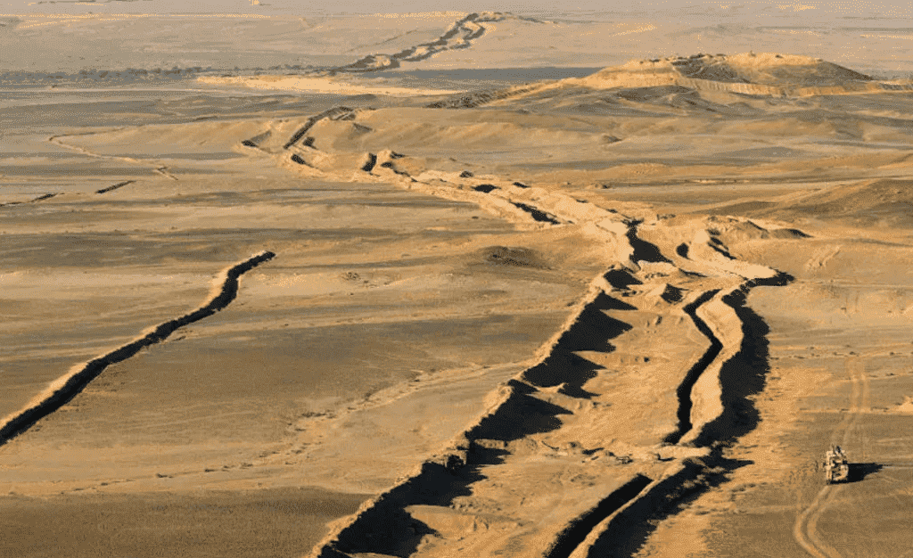 Morocco Extends Defensive Wall to Reinforce Guerguerat Border Crossing