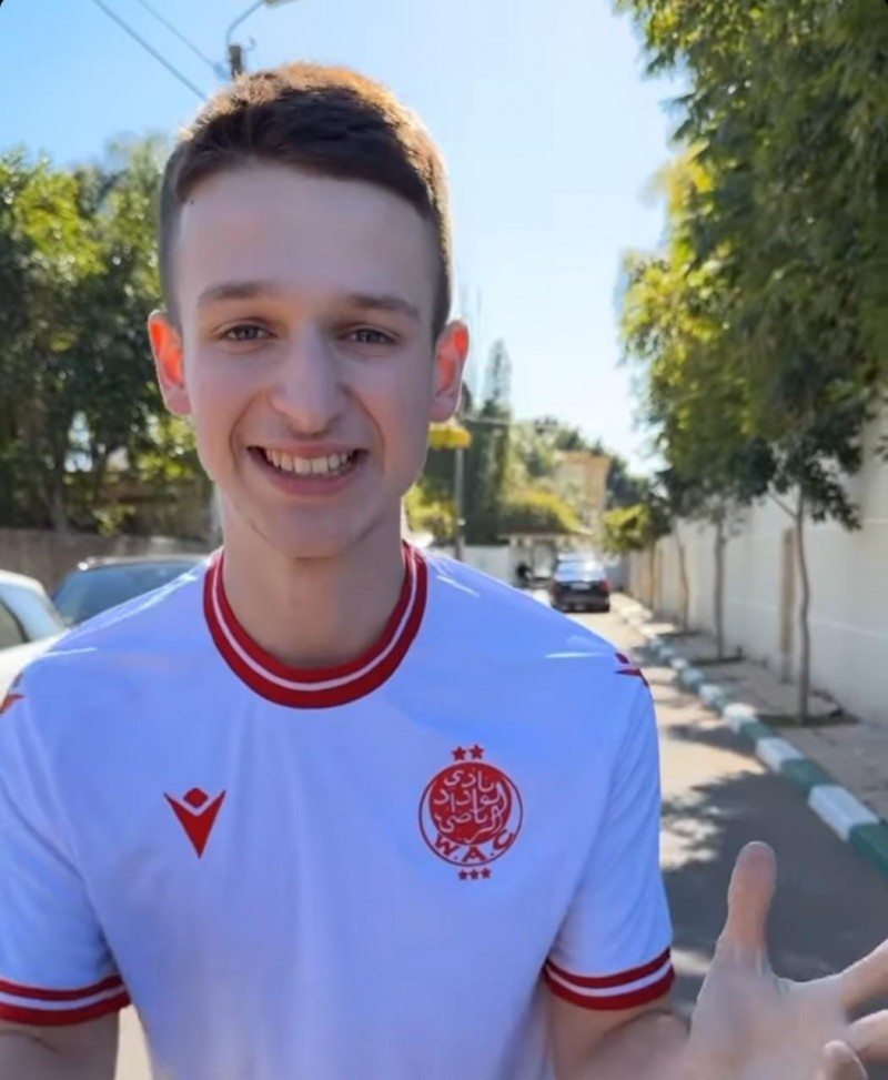British Youtuber Thogden Immersed in Moroccan Culture