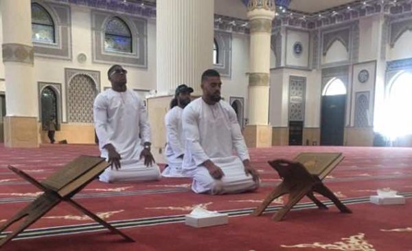 British Boxer Faces Backlash Over Photo of Himself Praying in Dubai Mosque