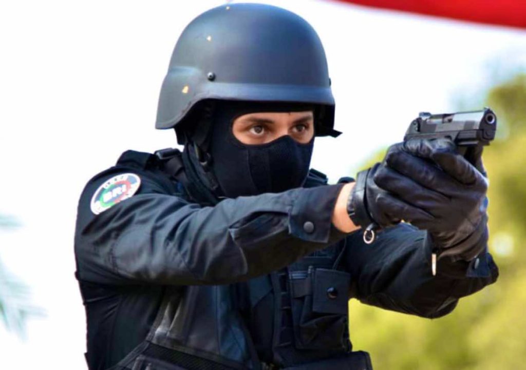 Casablanca Police Officer Fires Weapon to Arrest Violent Criminals