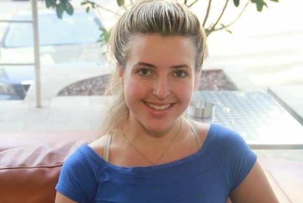 Jennifer Grout publicly announces her conversion to Islam