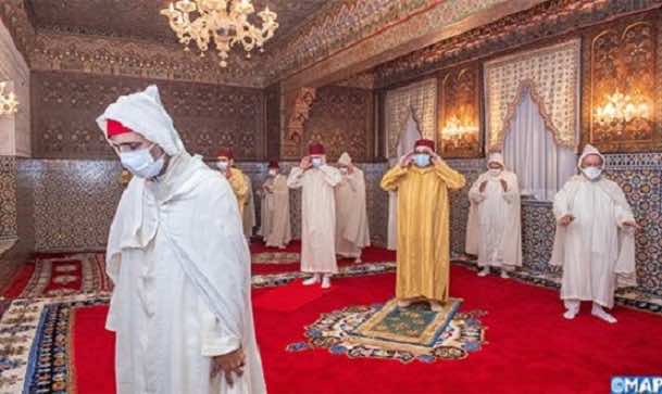 King Mohammed VI Wears Face Mask to Preside Over Laylat Al Qadr Prayers