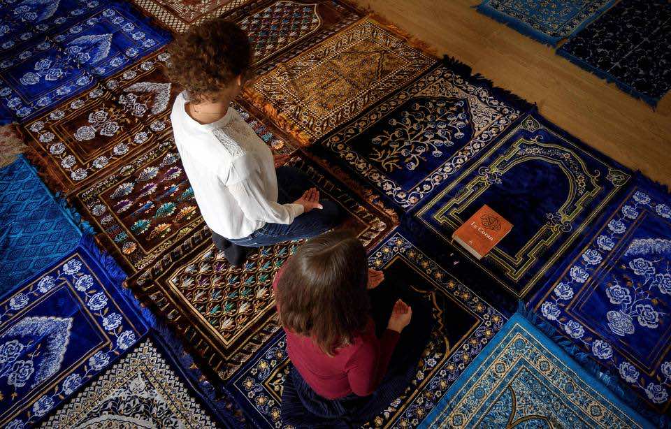 Two Female Imams in Paris Lead First Ever Mixed Gender Prayer