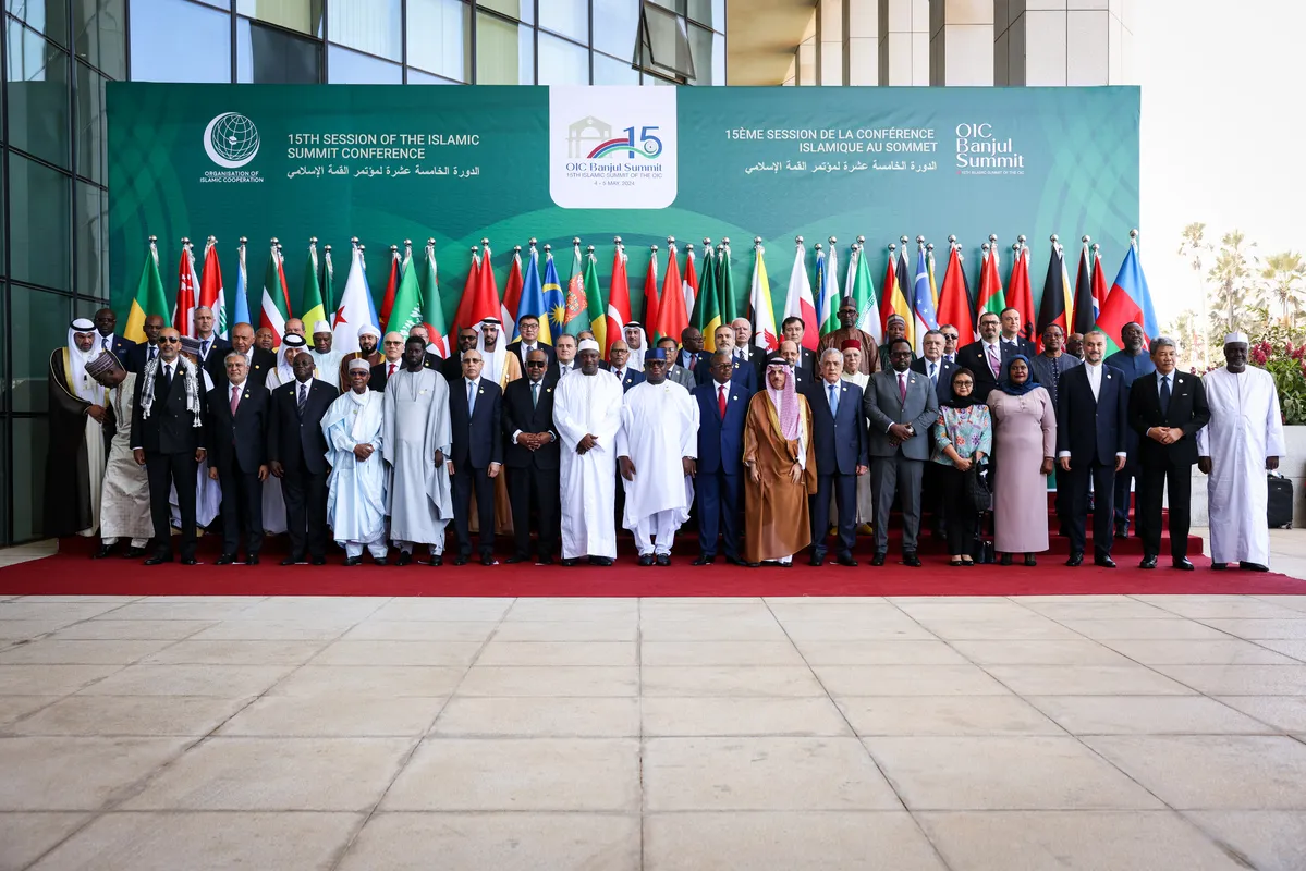 Morocco Attends OIC Summit in Gambia, Discusses Regional Unity, Development