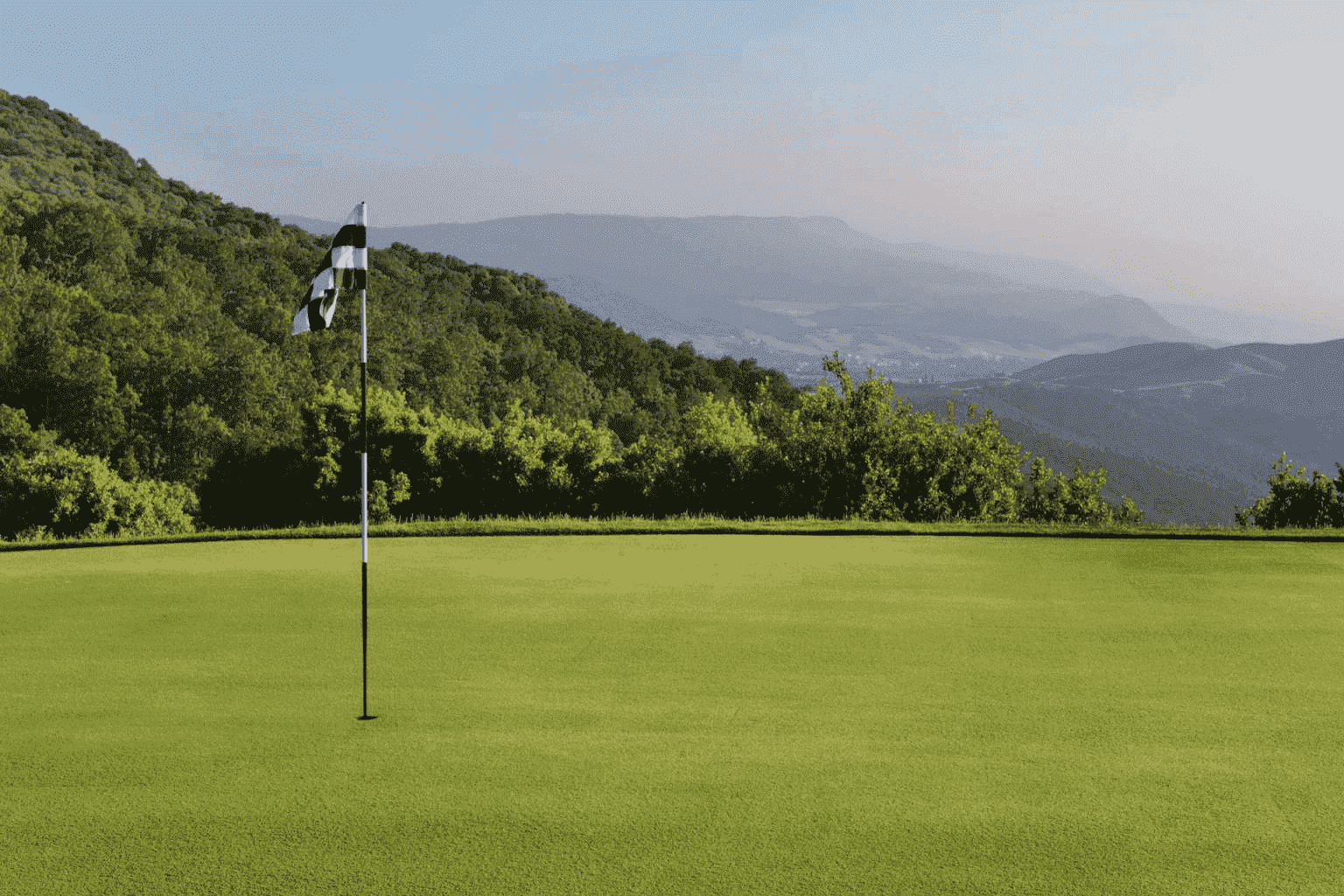 Prince Moulay Rachid Inaugurates Luxurious Golf Club in Ifrane
