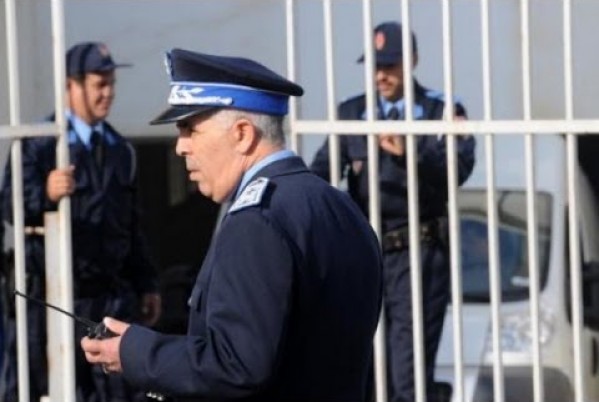 Moroccan Police Officer Uses Gun to Neutralize an Attacker